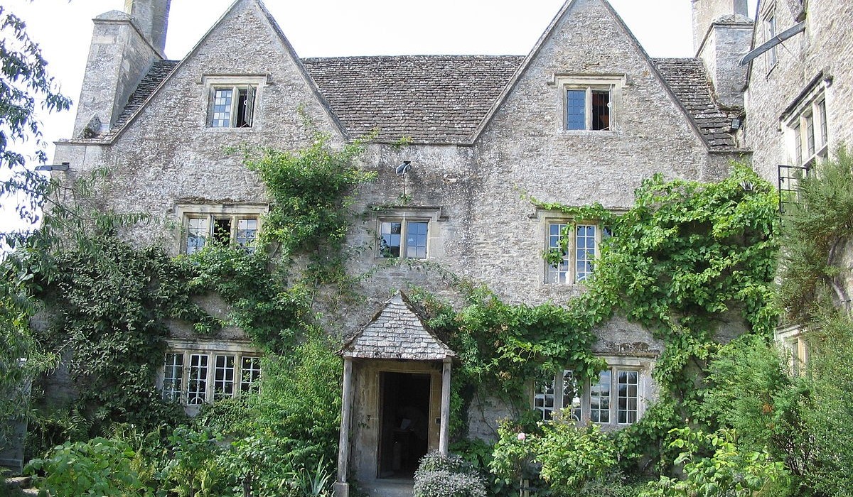 Ashley Wilde Launches William Morris Line Worldwide | Fabrics ...